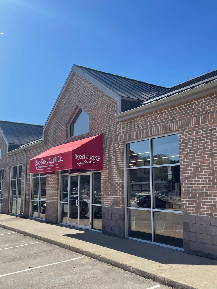 RED-ROXY QUILT - Updated December 2025 - 14 Photos - 804 Short St ...