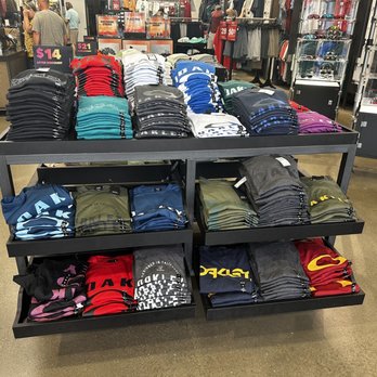 CINCINNATI PREMIUM OUTLETS - Updated October 2025 - 163 Photos & 153 ...