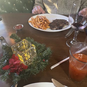 THE BADGER’S DEN - Updated June 2025 - 71 Photos & 50 Reviews - 1245 ...