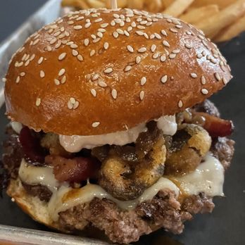 CHOMP KITCHEN AND DRINKS - Updated May 2025 - 328 Photos & 246 Reviews ...