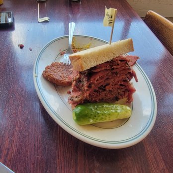 FAMOUS 4TH STREET DELICATESSEN - Updated June 2024 - 1212 Photos & 747 ...