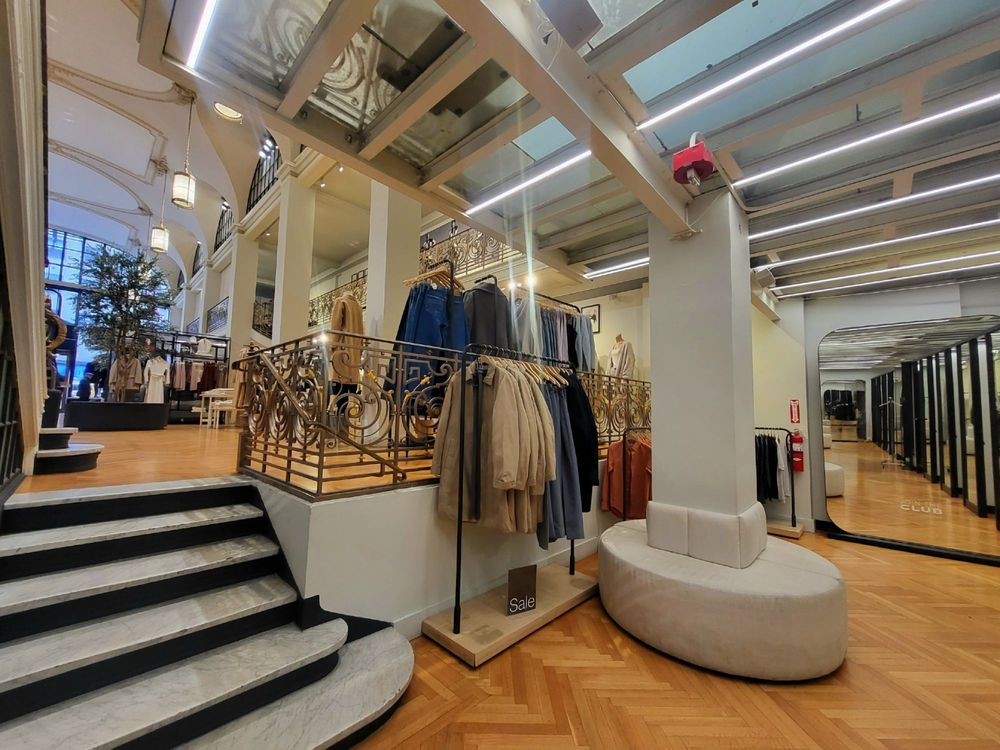 CLUB MONACO - Updated December 2025 - 25 Photos - 597 5th Ave, New York ...