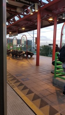 MARIPOSA STATION - METRO GREEN LINE - 10 Photos - 555 N Nash St, El ...