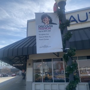 CAROLINA PREMIUM OUTLETS - 112 Photos & 82 Reviews - 1025 Outlet Center ...