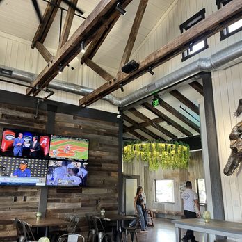 CRAWDADS ON THE LAKE - Updated November 2024 - 233 Photos & 364 Reviews ...