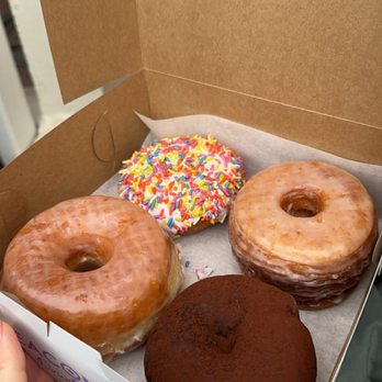 BEACON DOUGHNUTS - Updated April 2025 - 565 Photos & 252 Reviews - 810 ...