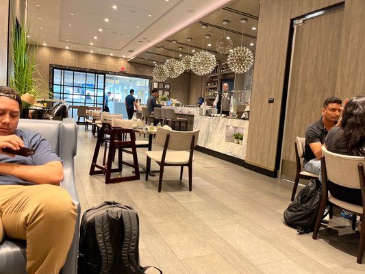 PLAZA PREMIUM LOUNGE DFW TERMINAL E - Updated October 2025 - 86 Photos & 84 Reviews - 2400 ...