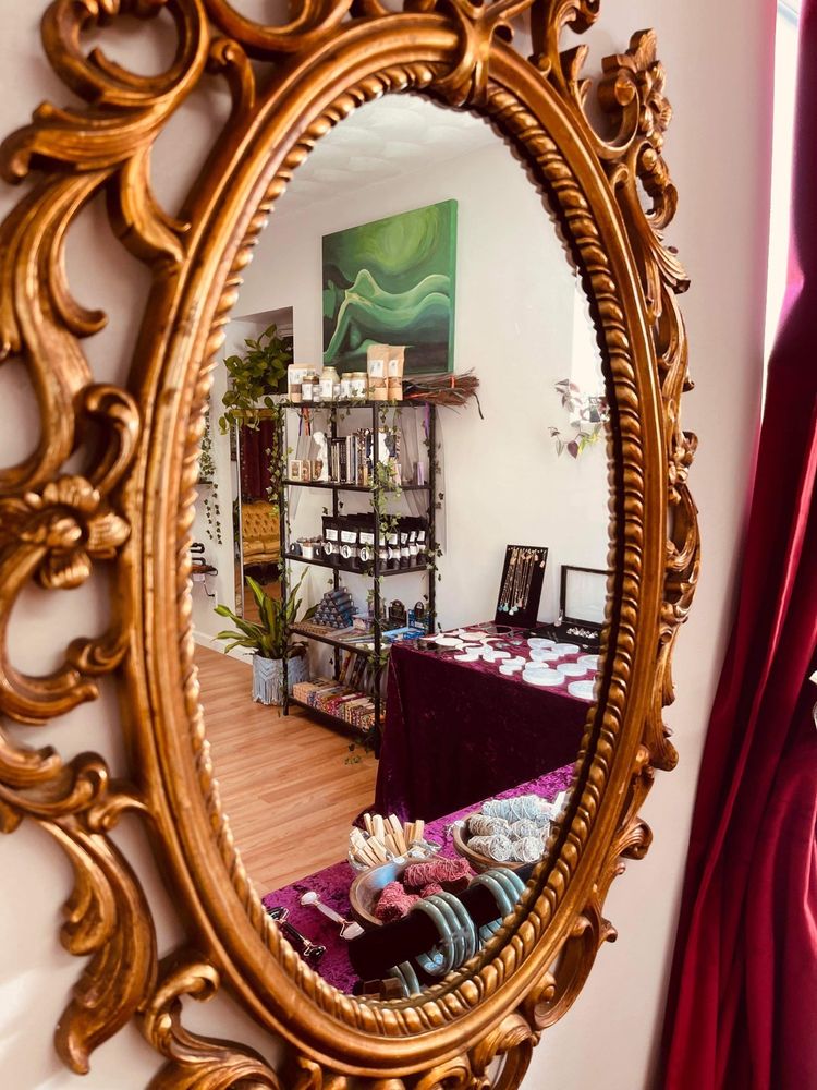 CICI AND THE MOON - Updated December 2025 - 620 Killingly St, Johnston ...