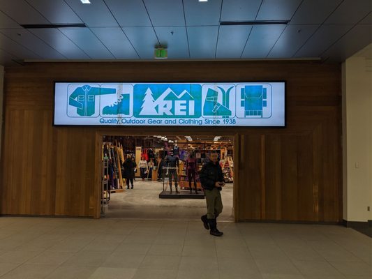 REI - 94 Photos & 90 Reviews - 500 E Northern Lights Blvd, Anchorage ...