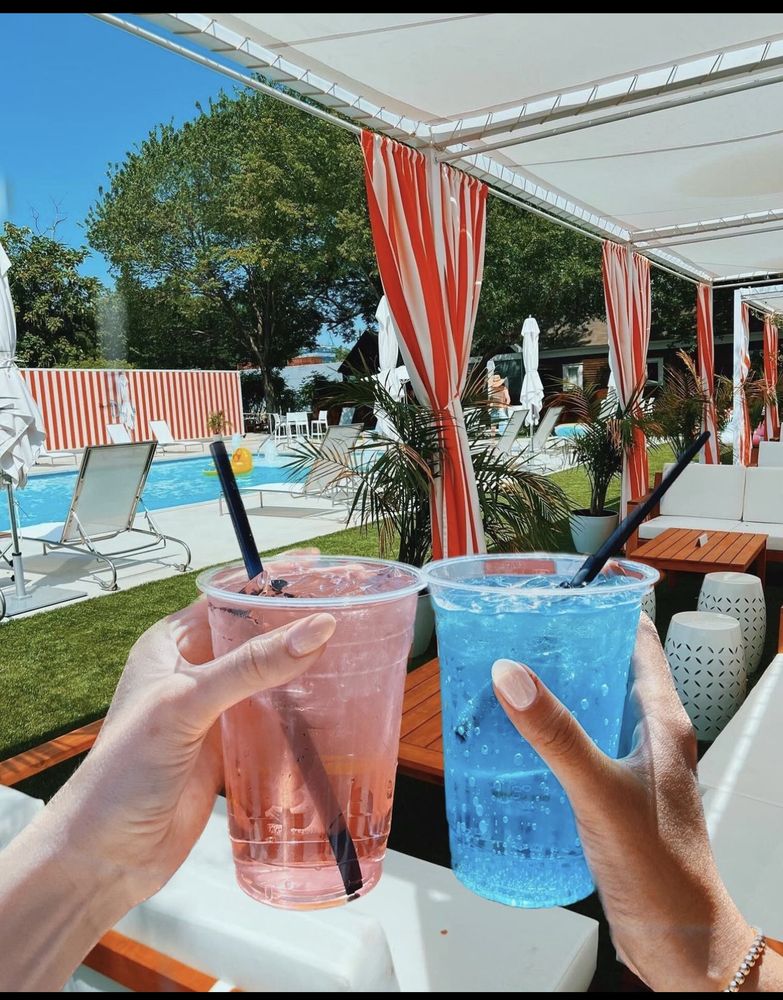 LEE HARVEY’S DIVE IN SWIM CLUB - Updated October 2025 - 25 Photos ...