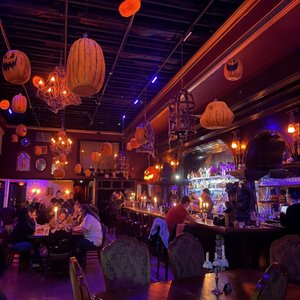 RAVEN’S MANOR - 715 Photos & 211 Reviews - 235 SW 1st Ave, Portland, OR ...