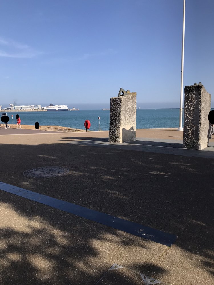 ON THE CREST OF A WAVE SCULPTURE - Waterloo Cres, Dover, Kent, United ...