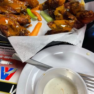 WINGERS SPORTS GRILL - Updated October 2024 - 445 Dexter Ave ...