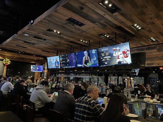 TOMMY’S TAVERN + TAP - 223 Photos & 184 Reviews - 550 Somerset ...