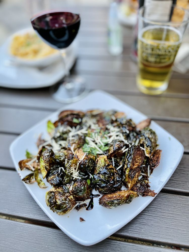 OUT OF BOUNDS CRAFT KITCHEN AND BIERGARTEN - 584 Photos & 576 Reviews ...