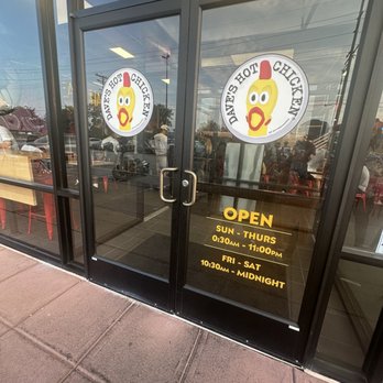 DAVE’S HOT CHICKEN - Updated October 2025 - 78 Photos & 40 Reviews - 17304 Chesterfield Airport ...