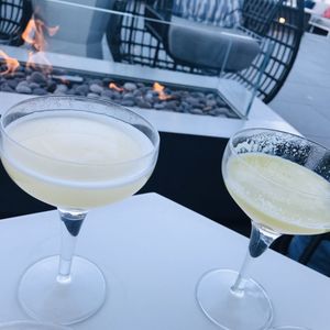 RADIUS ROOFTOP LOUNGE - 37 Photos & 24 Reviews - Cocktail Bars - 507 S ...