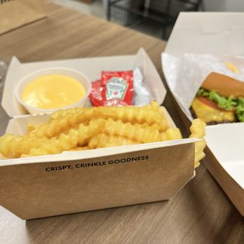 SHAKE SHACK DOWNTOWN INDIANAPOLIS - Updated December 2025 - 102 Photos ...