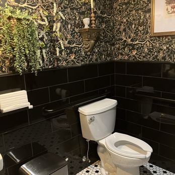 THE RUMPLED QUEEN - Updated December 2025 - 33 Photos & 17 Reviews ...