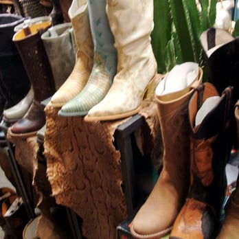 BOOTMASTER - Updated December 2025 - 12 Photos & 19 Reviews - 609 Yonge ...