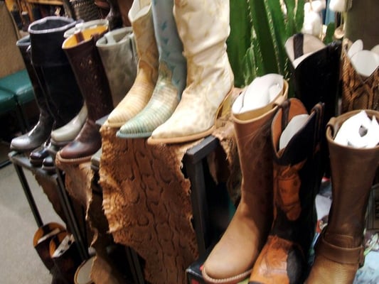 BOOTMASTER - Updated December 2025 - 12 Photos & 19 Reviews - 609 Yonge ...