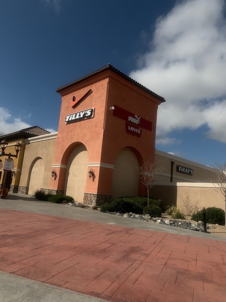 PUMA - Updated January 2025 - 27 Photos - 5701 Outlets At Tejon Pkwy ...
