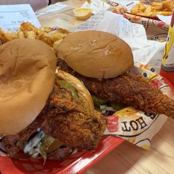 DAVE’S HOT CHICKEN - Updated January 2026 - 92 Photos & 49 Reviews - 17304 Chesterfield Airport ...