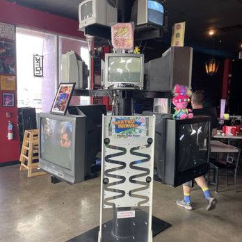 RETRO MANIA - Updated December 2025 - 101 Photos & 27 Reviews - 3307 W ...