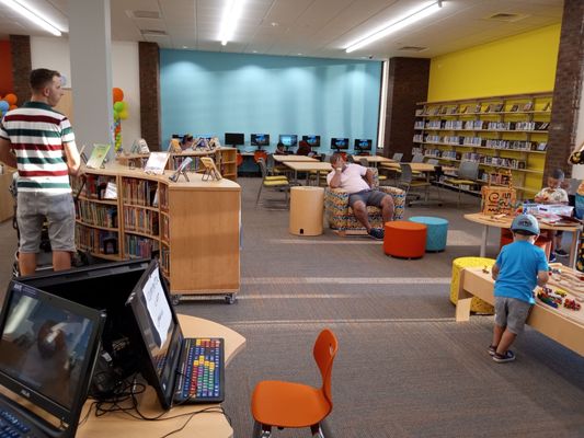 MERIDEN PUBLIC LIBRARY - Updated December 2025 - 45 Photos - 105 Miller ...