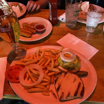MR BIGGS BAR & GRILL - Updated January 2026 - 152 Photos & 331 Real ...