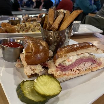 TOM FOOLERY’S RESTAURANT & BAR - 94 Photos & 135 Reviews - 714 Ash Blvd ...