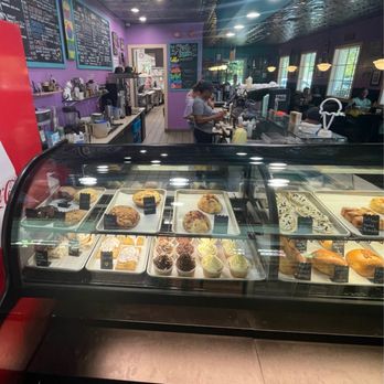BUZZCATZ COFFEE & SWEETS - Updated July 2024 - 364 Photos & 244 Reviews ...