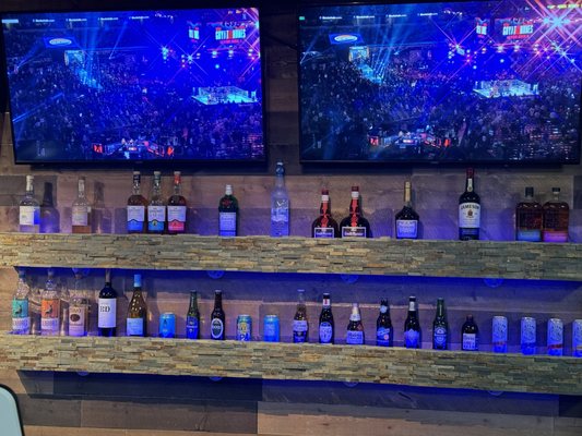 THE WOLF DEN BAR AND GRILL - Updated January 2025 - 55 Photos - 501 ...