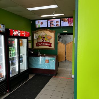 MR. CALZONE - Updated October 2025 - 11 Photos - 1254 Pembina Highway ...