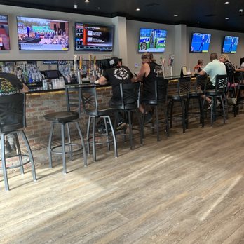 RAINES ON EXCHANGE BAR AND GRILL - Updated July 2025 - 16 Photos & 26 ...