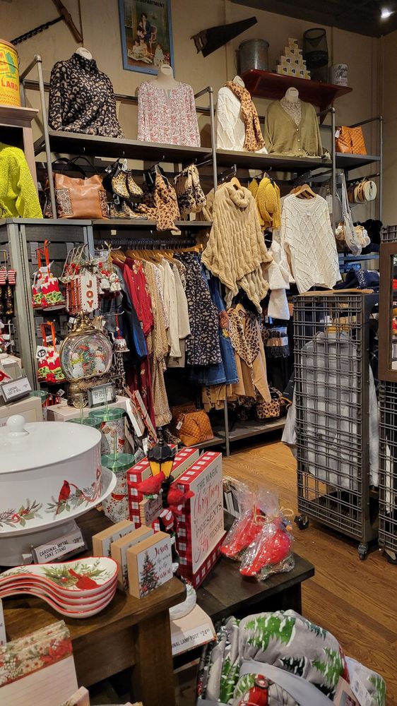 CRACKER BARREL OLD COUNTRY STORE - Updated October 2025 - 36 Photos ...