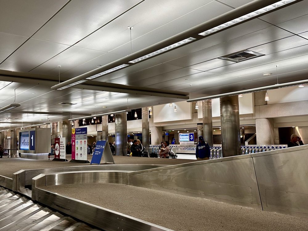 LAX INTERNATIONAL TERMINAL BAGGAGE CLAIM - Updated December 2025 - 39 ...