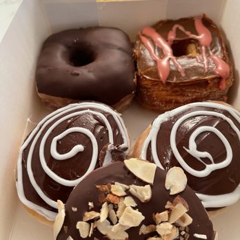 DONUTLY - Updated June 2024 - 28 Photos & 37 Reviews - 611 Sunset St ...