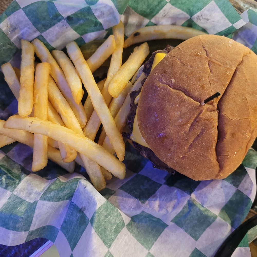 FREEMAN INN - Updated December 2025 - 10193 N Dickinson Ave ...