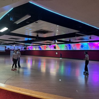 MOONLIGHT ROLLERWAY - 454 Photos & 737 Reviews - 5110 San Fernando Rd ...