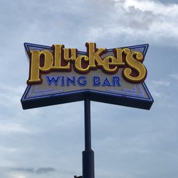PLUCKERS WING BAR - LANDMARK - Updated July 2025 - 583 Photos & 821 ...