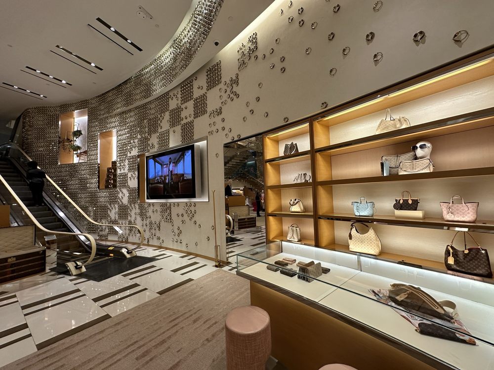 LOUIS VUITTON - Updated March 2025 - 261 Photos & 273 Reviews - 3720 ...