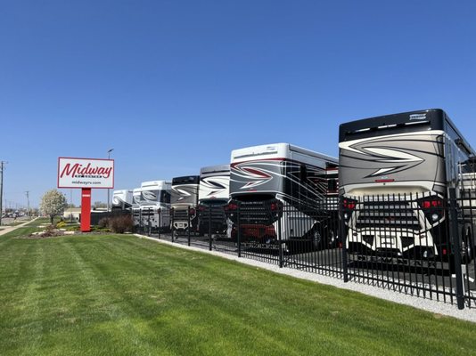 MIDWAY RV CENTER - Updated October 2025 - 52 Photos & 17 Reviews - 5590 ...