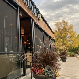 MACANDA - Updated July 2025 - 543 Photos & 203 Reviews - 294 Grove Ln E ...