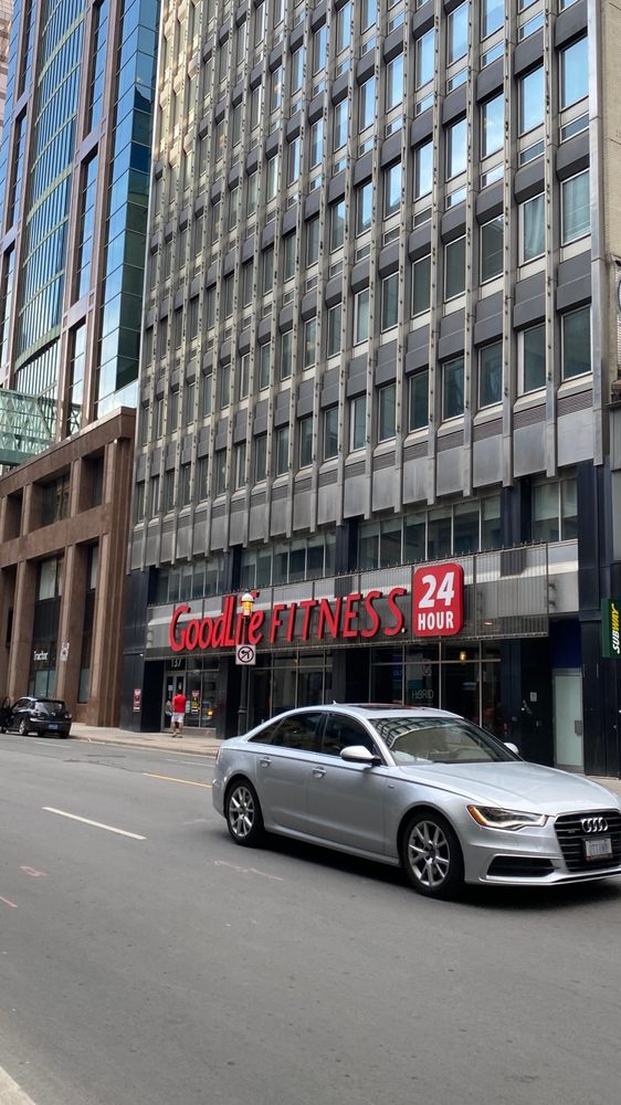 GOODLIFE FITNESS - 21 Photos & 67 Reviews - 137 Yonge St, Toronto ...