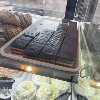 FERRARA BAKERY & CAFE - Updated May 2024 - 3064 Photos & 1855 Reviews ...