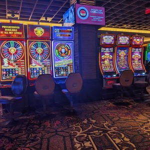 TURFWAY PARK RACING & GAMING - Updated April 2025 - 78 Photos & 65 ...