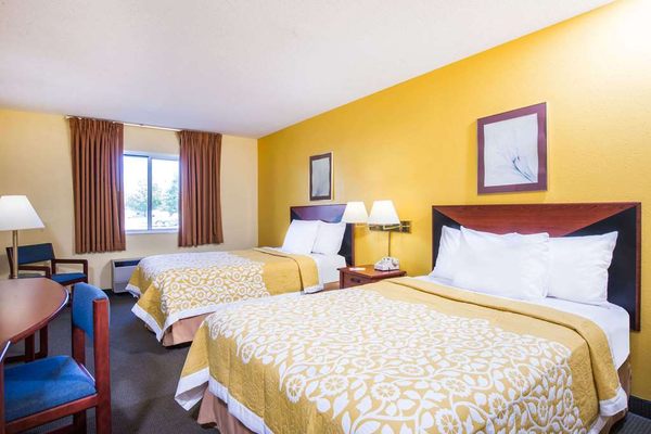 DAYS INN BY WYNDHAM MILAN SANDUSKY SOUTH - Updated July 2025 - 44 ...