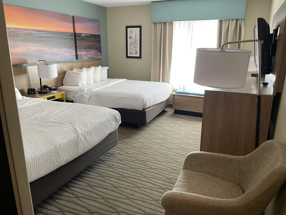 DAYS INN BY WYNDHAM PETOSKEY - Updated June 2025 - 74 Photos & 24 ...
