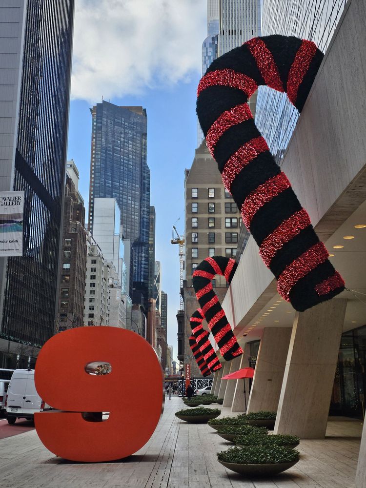 SOLOW BUILDING - Updated October 2025 - 32 Photos - 9 W 57th St Frnt ...